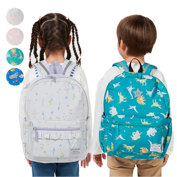 中綿ボンディングタイプでとっても柔らかく、柄の発色も良い毎シーズン人気の素材のリュックです。 お花柄、うさぎ柄、恐竜柄、働く車柄の４柄展開。 軽くて子供でも背負いやすい！ 水をはじきやすい、撥水加工。 前に留め具も付いているので、肩紐もずり...