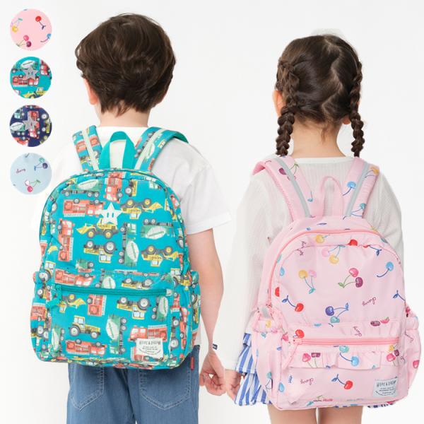 中綿ボンディングタイプでとっても柔らかく柄の発色も良い毎シーズン人気の素材のリュックです。 軽くて子供でも背負いやすい！ 水をはじきやすい、はっ水加工。 前に留め具も付いているので、肩紐もずり落ちにくい！ ピンクとサックスはカラフルなサクラ...