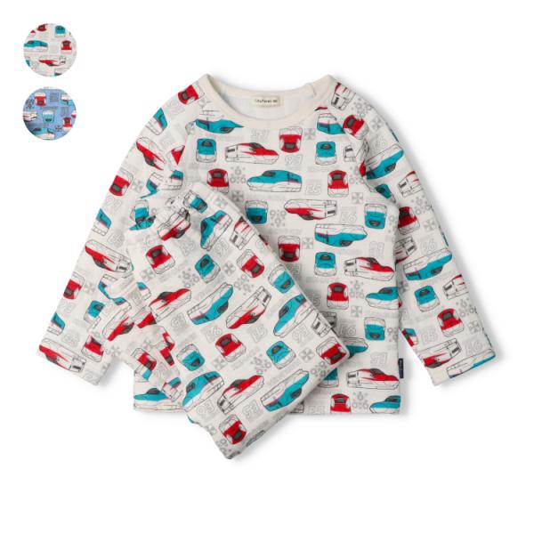 男の子が大好きな電車！ 毎シーズン大人気のJRコラボシリーズです！ JR東日本商品化許諾済み商品です。 人気の新幹線のこまち、はやぶさの車体の総柄プリントのパジャマ・ルームウェアです。 柔らかくて肌触りの良いキルト素材を使用。 キルト素材は...