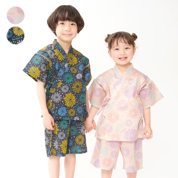 夏の風物詩の浴衣や甚平が今年も入荷しました！ 夏らしい花火や星、ロゴの総柄。 ピンクとネイビーの２色展開。 涼しく着られる甚平はお祭りや夕涼み会、盆踊りなどの時はもちろん、普段使いのお部屋着としてもオススメ。 【アイテム】半袖 トップス カ...