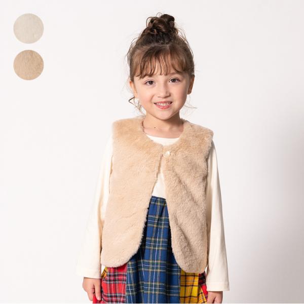 昨年も人気だったフェイクファーのベスト！ 柔らかいフェイクファーを使用したベストは小花柄とブランドロゴの総柄の裏地付き。 秋のコーディネートにオススメなアイテム。 同じフェイクファーのベビーのマント（M64103）があるので、姉妹でお揃い、...