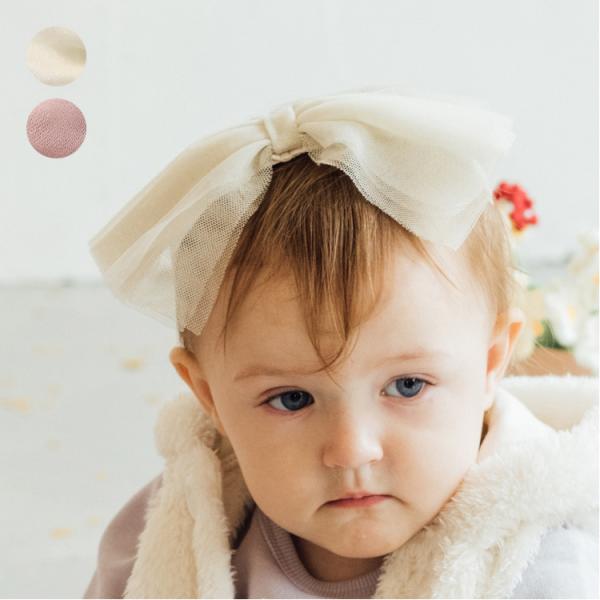 無地チュールとラメチュールの２枚を重ねたボリュームリボンがポイントのヘアバンド、ヘッドドレス。 バンド部分は柔らかいリブ素材で伸縮性があります。 特別な日のお出かけや記念日の撮影にも！ ギフトやプレゼントにもオススメなアイテム。 【アイテム...