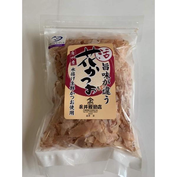 主に勝浦漁港に水揚げされる、刺身で食べられるような生鮮カツオを原材料として、旨味をより引き出し、風味良く仕上げてします。だしの他、おひたしや冷やっこ、お好み焼き等にもお使い頂けます和の料理を際立たせる花かつおの味をご賞味ください。・商品名：...