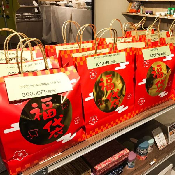 今年もやってまいりました！京都アンテナショップ丸竹夷の2025年福袋がご用意できました。今年は5500円、10000円、30000円と鳥井金網工芸や辻和金網など金網製品をお得に詰めた100000円の4種類たっぷり詰めに詰めてお届けします！1...