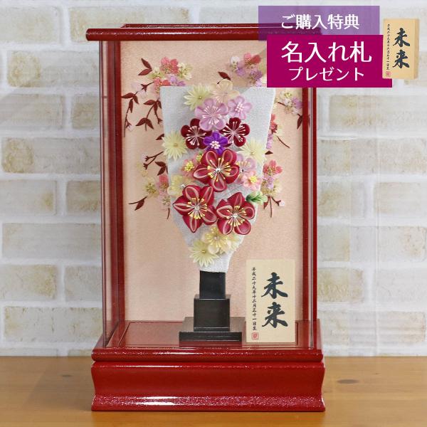 商品番号：HGH-NO5-H04種類：とってもコンパクト 豆羽子板商品名：つまみ細工 羽子板 ホワイト 赤パール塗り アクリルケースサイズ：間口23.5×奥行17.5×高さ39cmアクリルケース仕様【当店だけの限定企画】お子様のお名前・生年...