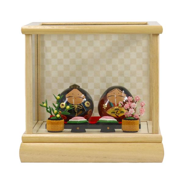 商品名：大内人形 21号 ホワイトオーク材 市松文様バック ガラスケース飾り 桐箱入り商品番号：OU-KW-21-FO01サイズ：21号 間口22×奥行21×高さ20.5cm※飾った際のサイズです。※大内人形本体のみ桐箱入りです。【商品画像...