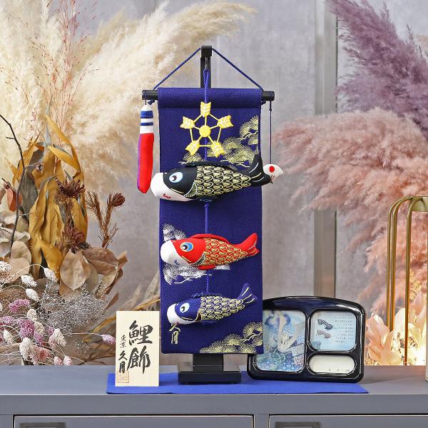 商品名：久月 室内 鯉のぼり タペストリー オルゴール付商品番号：TRS-Q-TAK-1サイズ：高さ48cmつるし飾りや室内こいのぼりを、雛人形や五月人形、羽子板、破魔弓などの節句飾りと一緒に飾ってお祝いをしましょう。