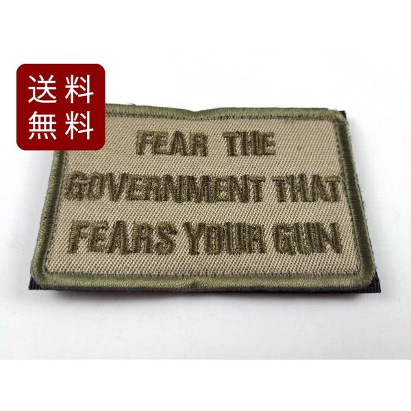 Fear the Government That Fears Your Gun ミリタリー向けワッペン 裏面がマジックテープになっています。本体側がギザギザです。ベースを縫い付けて使用できます。サイズ：約8cm x 5cm重さ：約8g3枚め...