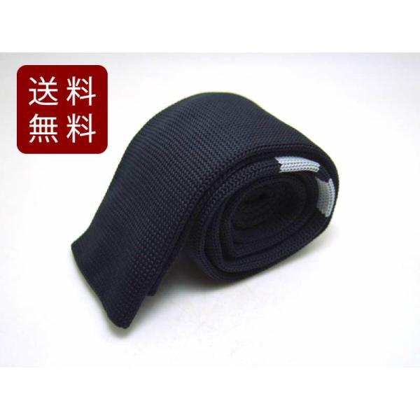 ニットタイ ネクタイカラー：ブラック グレー2ラインサイズ：全長約148cm最大幅：約5.5cmパッケージはありません。スマートフォンは付属しません。保管時や輸送費に折り皺等が付く場合がありますので、アイロン前提でご購入ください。送料無料です。