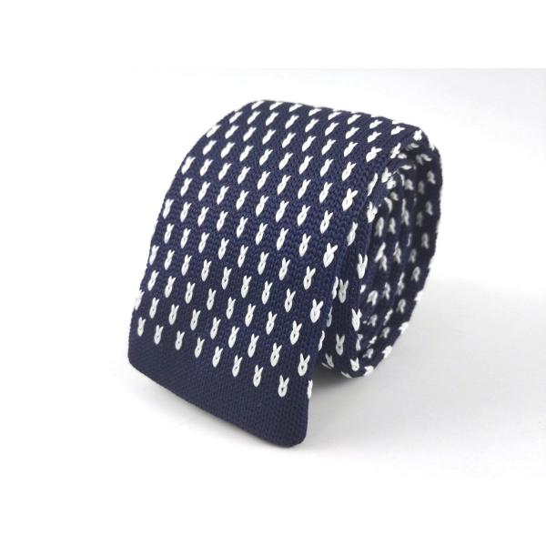 ニットタイ ネクタイ カラー：ネイビー 白ラインサイズ：全長約145cm最大幅：約5.5cmパッケージはありません。保管時や輸送費に折り皺等が付く場合がありますので、アイロン前提でご購入ください。