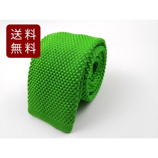 ニットタイ ネクタイカラー：グリーンサイズ：全長約148cm最大幅：約5.5cm3枚目の写真は使用イメージです。カラーが異なります。シンプルさが魅力のニットタイです。お客さまの個性をさらに引き立てるネクタイです。パッケージはありません。保管...