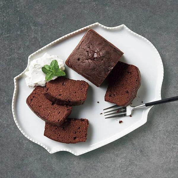 【発売日：2025年01月12日】銀座千疋屋 銀座チョコパウンドケーキ ギフト対応可チョコの甘味に、いよかんの爽やかな香りと酸味がアクセント。いよかんを生地に練り込んだチョコパウンドケーキ。柑橘系独特の酸味と芳醇な香りがチョコの甘さを引き立...