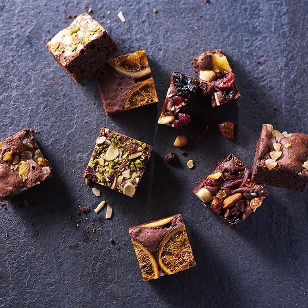 【発売日：2023年09月11日】ホシフルーツ ナッツとドライフルーツの贅沢ブラウニー １６個入 ギフト対応可濃厚なチョコレートの生地に、香ばしいナッツや甘酸っぱいフルーツをトッピング。ピスタチオとアーモンド、ごろっとしたパイナップルやネー...