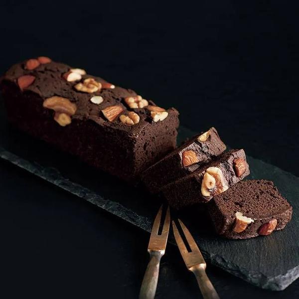【発売日：2025年05月23日】祇園きたざと パウンドケーキチョコ１本 ギフト対応可割烹料理店が監修、和モダンな洋菓子。一九七六年から滋賀県で営んでいた小料理屋「北さん」が人気を呼び、二・・三年に京都の祇園で開業した割烹料理屋　祇園きたざ...