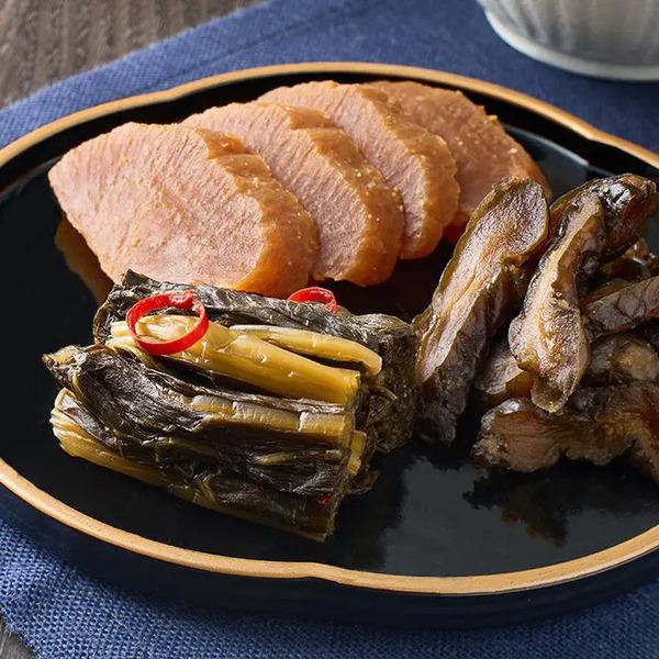 【発売日：2025年06月01日】稲垣来三郎匠 信州みそ漬け＆野沢菜セット のし対応可ご飯がすすむ漬物の詰め合わせ信州味噌の蔵元・稲垣来三郎匠より、自慢の漬物3種を。国産野菜を信州の田舎味噌で漬込み、風味豊かで塩気の塩梅が絶妙な味噌漬と、昔...