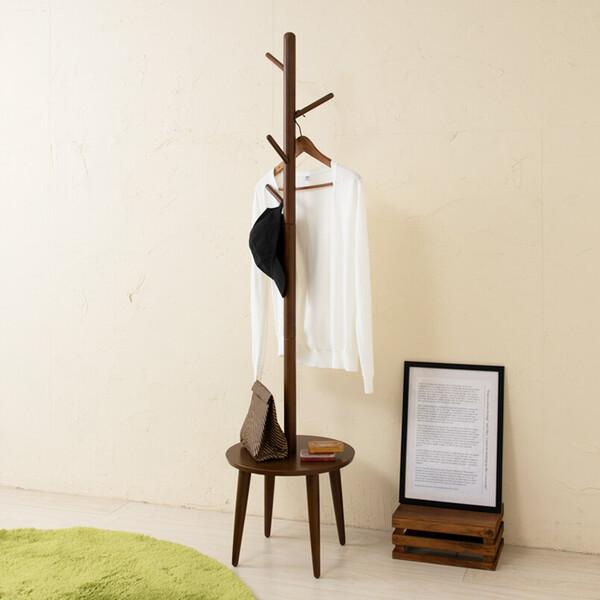 【発売日：2025年05月22日】シェルフ付ポールハンガー 北欧 収納 コートハンガー 木製 棚付 ナチュラル 子供部屋 天然木掛けて置けるシェルフ付ポールハンガー北欧風のナチュラルデザインは取り入れやすく、お部屋を明るい雰囲気に。高さがあ...