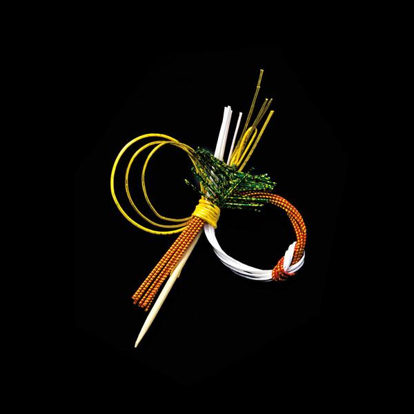 【発売日：2025年08月08日】水引祝い飾り 楊枝付 松錦 50本入人気のお祝い水引のピックです。雰囲気があり、おせちや正月の料理、お祝いの演出に最適です。松錦：約6.8×L11.5cm■生産地：材料：日本製、加工：中国■素材・成分：水引...