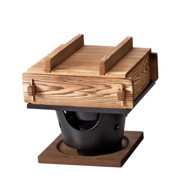 【発売日：2025年07月03日】新 焼杉セイロ水入用美コンロセット 大水入、用美アルミコンロ（火皿付）、敷板をセットした商品です。セイロ内約14.5×14.5×H4.5cm■生産地：日本■素材・成分：焼杉、竹、アルミ注意事項※食器洗浄機、...