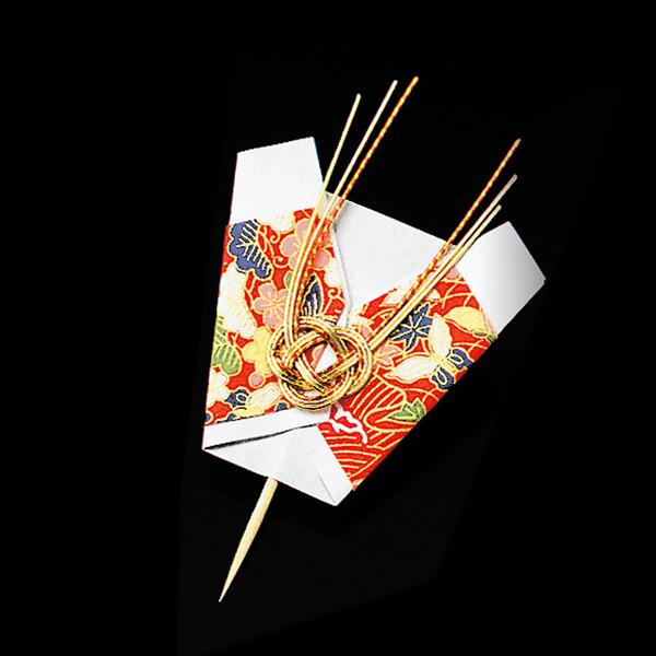 【発売日：2025年08月08日】祝いのし 大 50本入熨斗付きのピックです。お祝い時など、華やかな装いの演出に。※楊枝部分をのぞき、直接食材に触れないようにご使用ください。大：約7×H11.5(7)cm■生産地：日本■素材・成分：水引、紙...