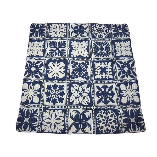 ◎ハワイアン柄のキルトマルチカバーです。綿１００％。通気性もよく爽やかな肌さわりが特長です。中綿入りなので、適度の厚みと重さがあります。◎ベッドカバー、ソファーカバーなどのカバーリングとして、又、ラグとしてもご使用いただけます。------...