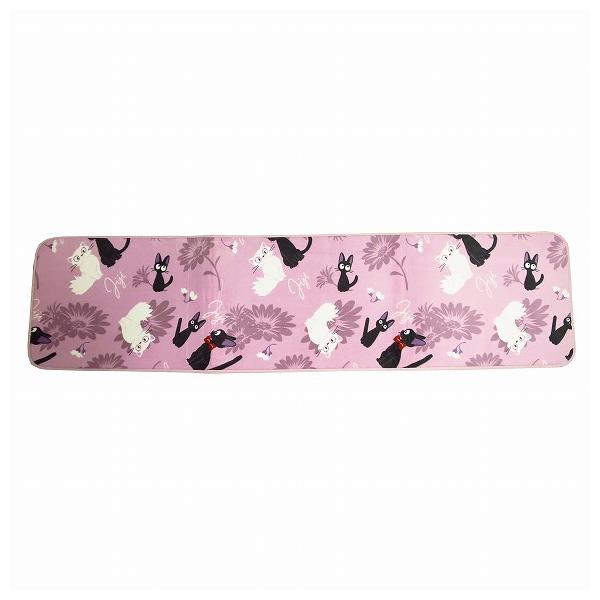 ◎魔女の宅急便ジジとリリー の柄のロングマット・インテリアマットです。黒猫ジジと、恋人リリーが仲良く並んだデザイン。ふんわりやわらかタッチのマットです。◎短い毛足、柔らかな感触の素材。階下への音を低減する防音効果があり安心です。お部屋の出入...