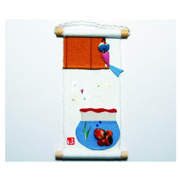 京都の職人の手仕事、京の≪しつらえ≫が詰まったちりめんと和紙の小さなタペストリーです。四季の風景を切り取ったちりめん細工を中心に、手染めの和紙や金銀箔を使って、京都の職人がこだわりをもって仕上げました。ちりめん細工には、丁寧に手染めされたち...