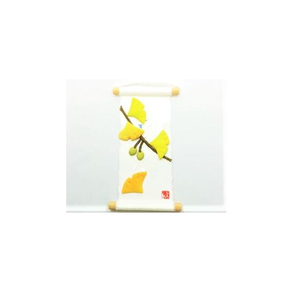 京都の職人の手仕事、京の≪しつらえ≫が詰まったちりめんと和紙の小さなタペストリーです。四季の風景を切り取ったちりめん細工を中心に、手染めの和紙や金銀箔を使って、京都の職人がこだわりをもって仕上げました。ちりめん細工には、丁寧に手染めされたち...