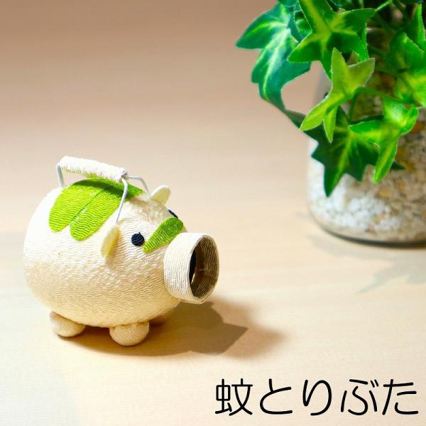 和雑貨のもつあたたかみ、伝統のある美しさを大切にひとつひとつ丁寧に手作りされた夏の飾りです。小さいながらも存在感があり、ふと目に入ったときにその愛らしさに自然と顔がゆるんでしまうような、ちりめん細工です。ザ・日本の夏！！飾り棚や窓枠など、飾...