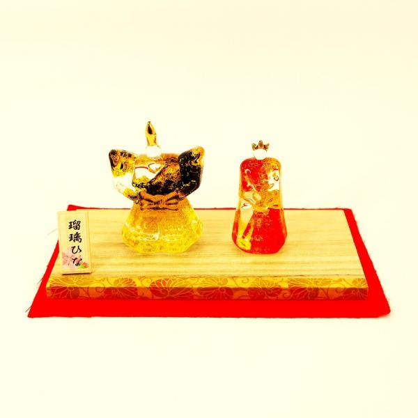 かわいらしくも上品なガラスのお雛様は、お子様の成長と幸せを願うのはもちろん、世代・性別を問わず、桃の節句を楽しく過ごす、気軽に飾るお雛様にぴったりです。コンパクトサイズで、場所やインテリアを選ばず、季節感を演出するオブジェとしても活躍します...