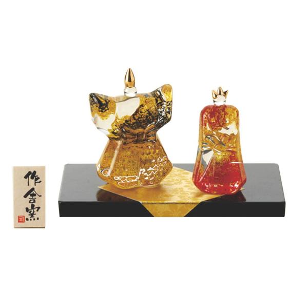 透明感あふれるクリスタルガラスを使用した金蘭硝子立雛。繊細な色付けと上品な輝きが特徴で、見る角度によって表情が変わる美しいガラス雛人形です。お雛様W3×H5cm、お内裏様W4×H6cmのコンパクトサイズで、玄関やリビング、卓上など省スペース...