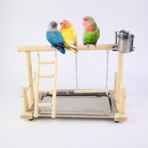 インコスタンドは天然の木で作られています。インコスタンドの表面は研磨されていて、鳥の足を傷つけない。しかも部品は全部ネジで接続しています。接着剤ではありません。そうすれば、インコスタンドはもっと堅固で、もっと安定します。こちらのインコスタン...