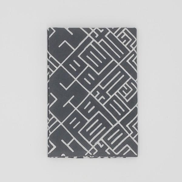 当店名の角文字が柄になった当店オリジナルの「てぬぐい」。綿100％の素材で洗うごとに手触りが良くなります。＜商品＞ 日本製　てぬぐい  ねずみ色＜仕様＞ 商品説明をご覧ください。＜品質表示＞綿100％＜製造国＞　日本＜発送方法＞　ネコポス可...