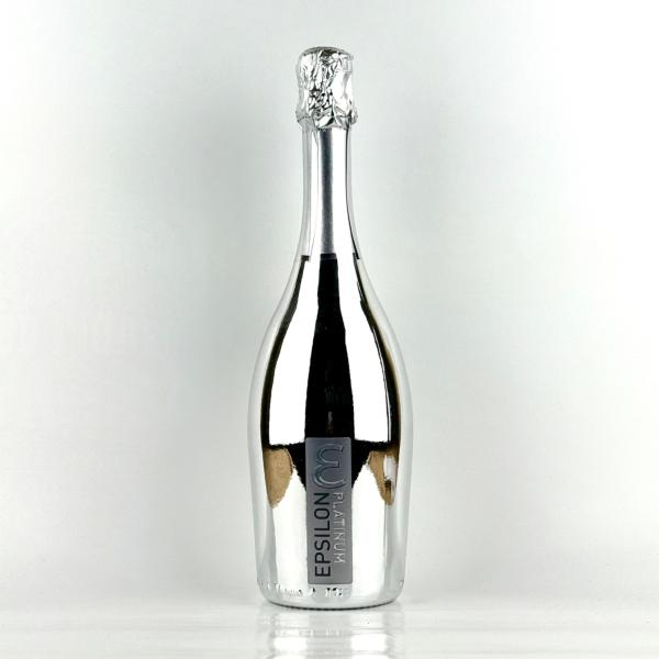 イタリア・ヴェネト州にあるワイナリー、カ・ディ・ライオ。シャンパーニュ製法よりもフルーティーで爽やかな味わいになるシャルマ方式で造られる、甘味のあるスプマンテ。フレッシュな果実のアロマが際立ち、食前酒や食後酒として、様々なシチュエーションに...