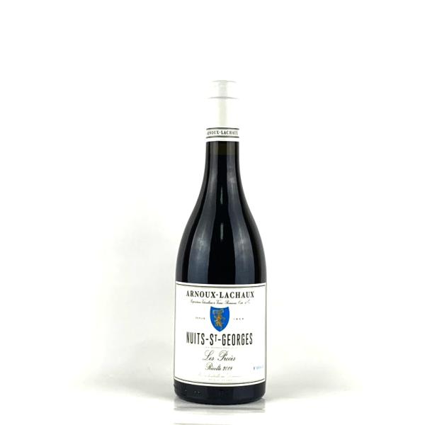 ニュイの町の近くにあるこの1級畑は緩やかな傾斜をもつ粘土石灰質。若いうちから腐葉土や動物的なニュアンスが感じられるクリマという。肉付きがよく、余韻も長い。赤ワイン赤ワインヴィンテージ：2019品種：ピノノワール容量：750ml生産国：フラン...