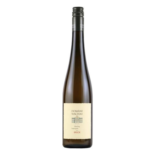 桃や熟したアプリコット、リンゴの果実に、ハーブやスモーキーなニュアンスが香り立ちます。仕上がりは、リッチな果実味とミネラル感、そして生き生きとした酸味が特徴の、バランスが取れた味わい。しっかりとした骨格に、複雑さとフィネスを備え、洗練された...