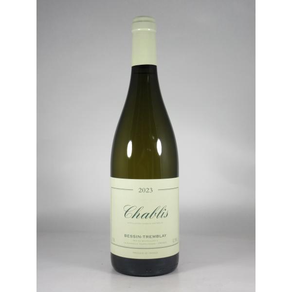 ジャン・クロードは自身の目指すワインのスタイルを「フィネス、フローラルさ、ミネラル感」といっており、事実、どのキュヴェもシャブリのエッセンスが詰まった、フローラルな香りとミネラルを感じさせる、繊細なスタイル。とくに貝類を使った刺し身や寿司に...