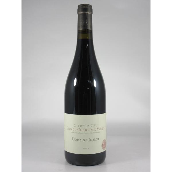 13世紀半ばにシトー派の修道僧たちが開墾したとされる、由緒正しき1級畑。真南に向いた斜面に位置し、ジヴリーで最も日当たりに優れる。色調は深く、香りは芳醇な黒系のベリー。凝縮感に富む果実味は噛めるほどのボリュームに溢れる。スモーキーな香ばしい...