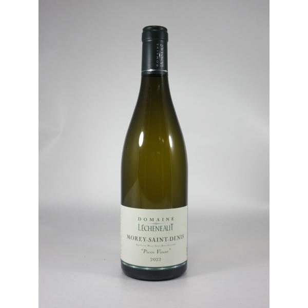 有名なクロ・サン・ドニの上、丘陵の上部に位置し、ブドウの木はバトニアン期の硬い石灰質土壌で育つ。標高270mにあり、冷涼な気候の恩恵を受けている。口に含むと張りのあるきれいな濃厚さが感じられる。繊細で長い余韻には、花とミネラルのノートが伴う...