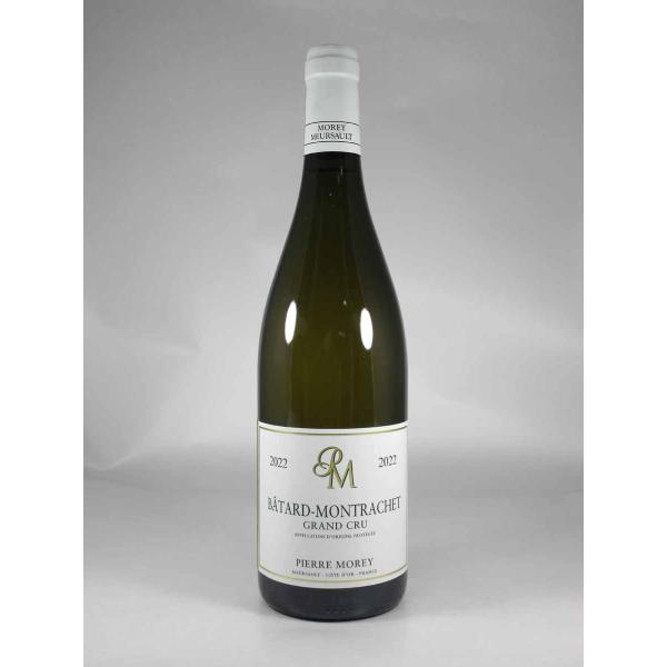 ドメーヌが所有する区画はバタールの最上部、ル・モンラッシェの真下。バタールとしては比較的浅い土壌で、すぐ下に石灰岩の母岩が横たわる。きわめて力強く、粘着性のあるリッチな味わいだが、同時にミネラルも強く感じられる。熟成のポテンシャルは極めて高...