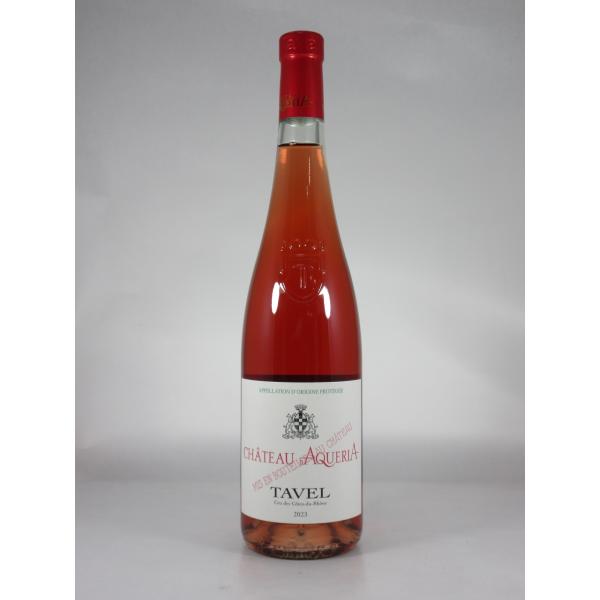 各ブドウ品種は、発酵槽に入れる前に丁寧に除梗され、冷却。 その後12〜24時間のマセラシオン工程中に2品種ずつブレンドされ、香りの複雑性を高める。色が付いた後、タンク全体を抜き取り、搾りかすを時間かけて搾り、フリーランワインに混ぜる。その後...