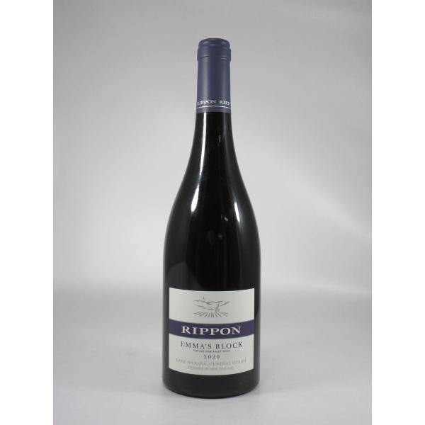 エマズブロックは、湖畔の東側に面しており、粘土岩礁が細かい砂利を横切って走っている土壌です。名前は現在のミルズ家の偉大な祖母の名に由来します。細やかで洗練された味わいのワインです。赤ワイン赤ワインヴィンテージ：2020品種：ピノ・ノワール ...