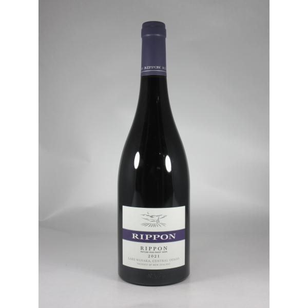 (2021VT James Suckling 97pts)当主のニック・ミルズが目指す、その土地、ファームを表現するワイン。成熟したブドウ樹から収穫されるピノ・ノワールを使用し、以前はジュネスとして使われていたブドウ樹も樹齢を重ねたものはこ...