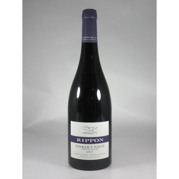 (2021VT James Suckling 96pts)ティンカーズフィールドは、粗い片岩の砂利の古代噴出によって形成され、緩やかで北向きの斜面になっています。濃縮感があり、男性的で力強い味わいです。名前はリッポンをスタートさせたロルフ・...