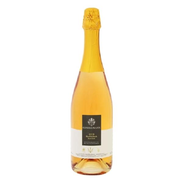 フルーティーでスパイシーなアロマ。チェリーやベリー、柑橘系のニュアンスに果実味たっぷりでクリーミーな口当たり。きめ細かで泡持ちも良く、エレガントな酸が調和した辛口ロゼ。スパークリングワインスパークリングワイン-ヴィンテージ：2014品種：ブ...