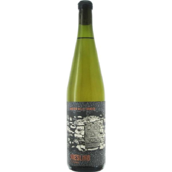 標高1,050mのリースリング。マエスタ・デッラ・フォルミカのフラグシップ。マンゴやオレンジ、完熟果実のアロマに地中海のハーブのニュアンス。キレイな酸と際立ったミネラル感が特徴。味わいは上質ながらも、アルコール度数は低く、飲み疲れしない白。...