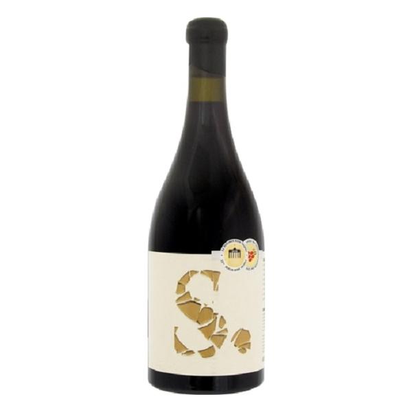 厳選された高品質なブドウを、アンフォラ発酵・熟成させ丁寧に仕上げた凝縮感のある赤ワイン。キイチゴやチェリーのような赤果実を思わせる香りとまろやかな口当たり、長くスムーズな余韻も魅力。国アペラシオンドメーヌ名予備予備予備