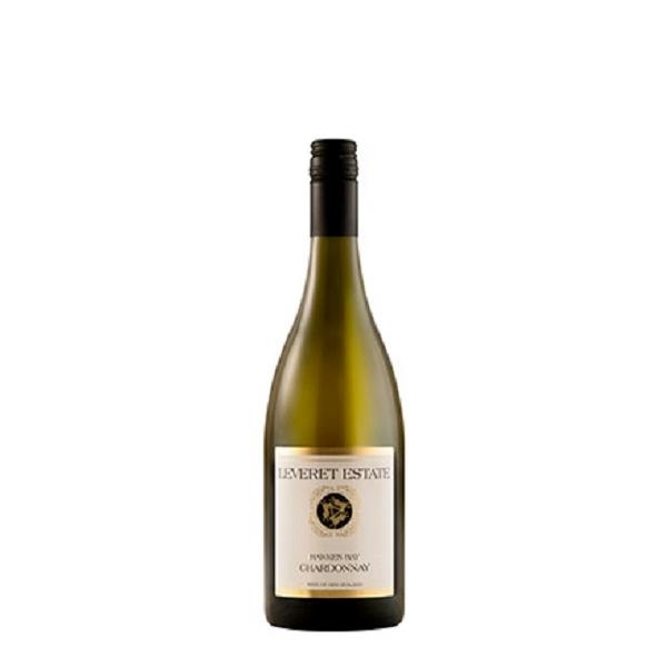 ストーンフルーツやアーモンドの快活なアロマに続いて、新鮮なメロンやネクタリン、豊潤でトロピカルな果実の風味にかすかなオークの風味が溶け込み、味わいをまとめている。ナルロロ川流域の2つの自社畑ブドウを手摘み、一部を樽で自然発酵し、澱とともに1...