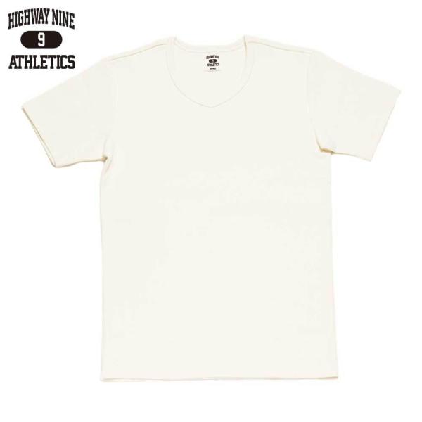 「HIGHWAY NINE」オーセンティックなアメカジスタイルをベースにしながらも型に囚われないフランクなスタンスでの物作りがテーマ。「商品説明」革ジャンに合うカットソーをテーマに作られた一品。比較的厚めの肉感は高品質を感じさせます。リブ素...