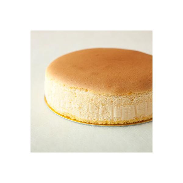 2種類のオーストラリア産のクリームチーズを使ってふんわり、しっとりに焼き上げました。ご自宅用にも、手土産にも最適!!至福のひとときをお過ごし下さい。■サイズ：約15cm×3.5cm×15cm■賞味期限：解凍後約2日■特定原材料28品目：小麦...
