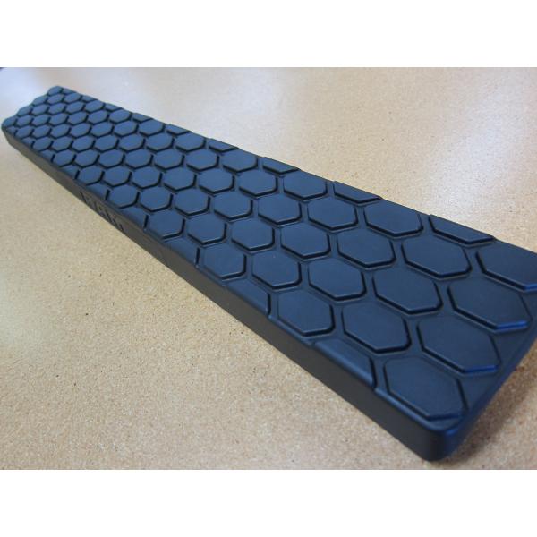 商品名: ダッジ・ラム サイドステップ ナーフバー 取り替え用ステップパッド モパー OEM Mopar Dodge Ram Side Step Nerf Bar Replacement Step Pad OEMブランド: MOPAR高さ:...